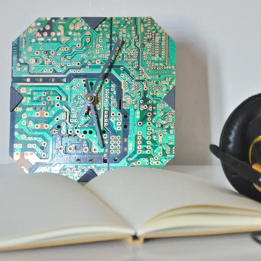 Circuit Board Clock – Bytes && Pieces