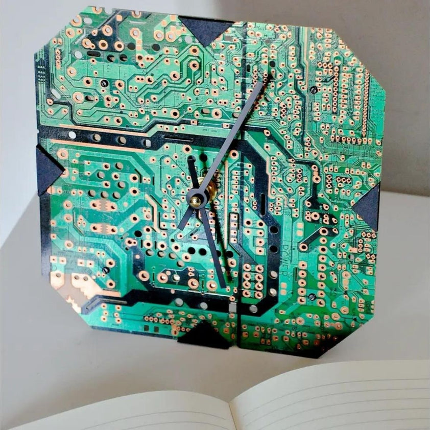 Circuit Board Clock – Bytes && Pieces